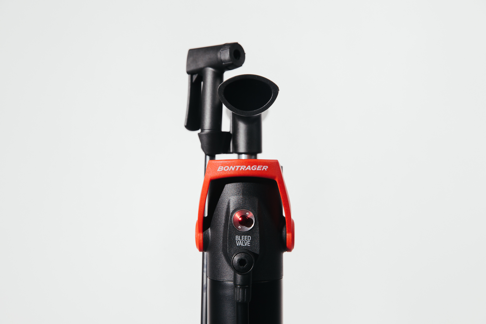 Fast and Easy Tubeless with the Bontrager FLASH Charger Floor Pump ...