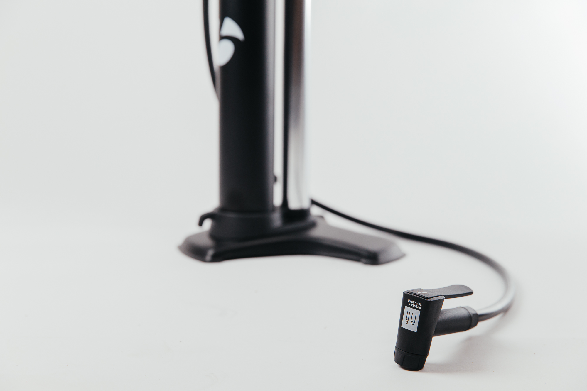 Fast and Easy Tubeless with the Bontrager FLASH Charger Floor Pump ...