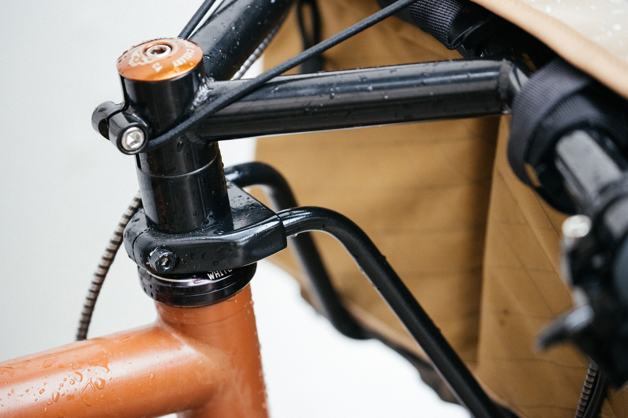 The Tim Tas + Rek Ahead Steerer Rack Saves Your Saggy Handlebar Bags ...