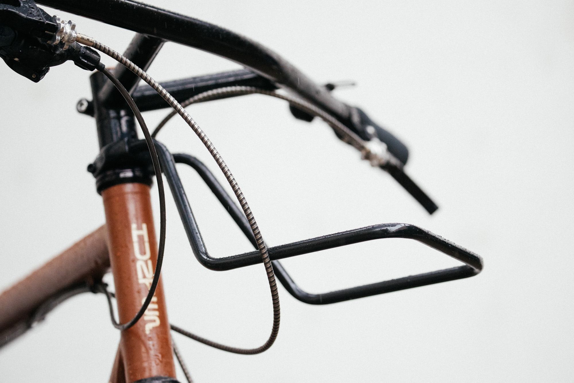 The Tim Tas + Rek Ahead Steerer Rack Saves Your Saggy Handlebar Bags ...