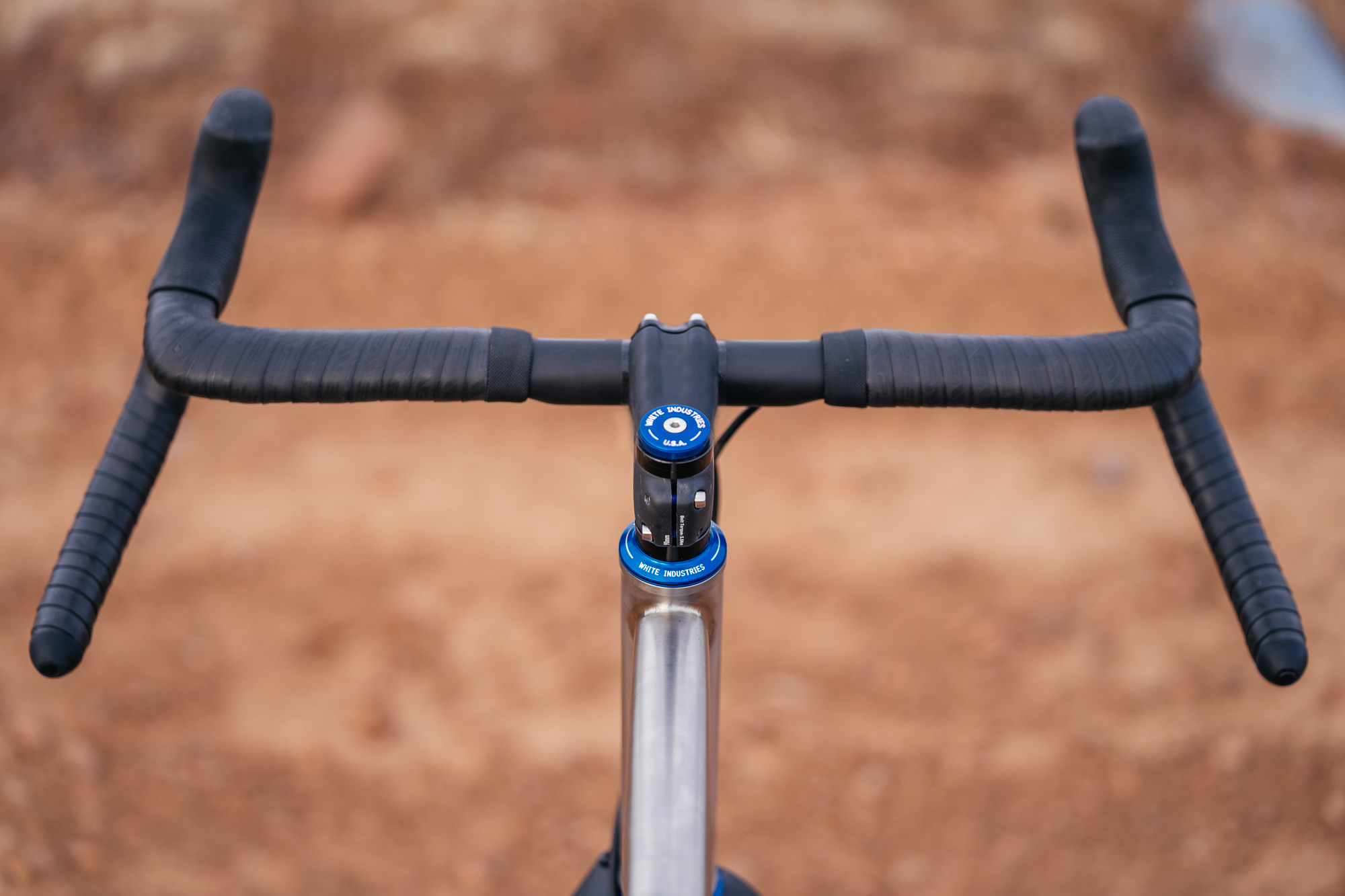 Curtis Inglis’ Titanium Retrotec with ENVE Foundation AG25 Gravel ...