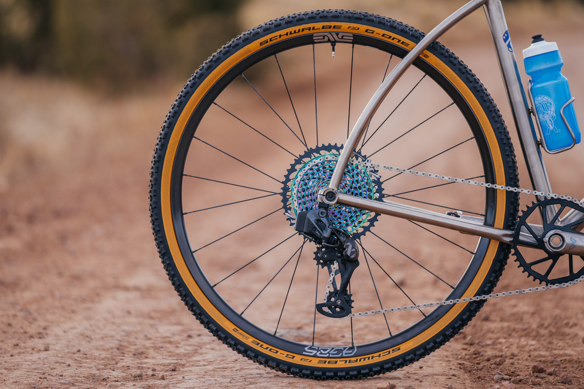 Curtis Inglis’ Titanium Retrotec with ENVE Foundation AG25 Gravel ...