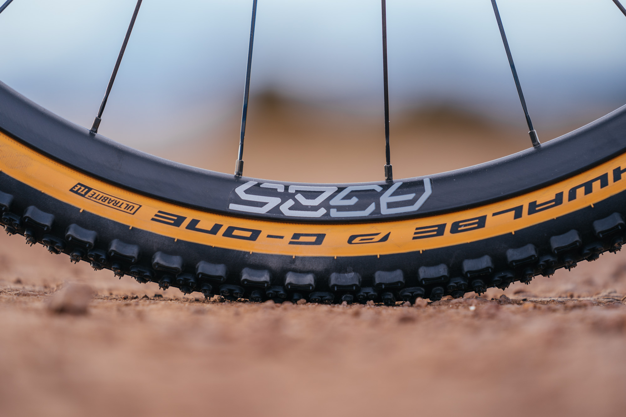 Curtis Inglis’ Titanium Retrotec with ENVE Foundation AG25 Gravel ...