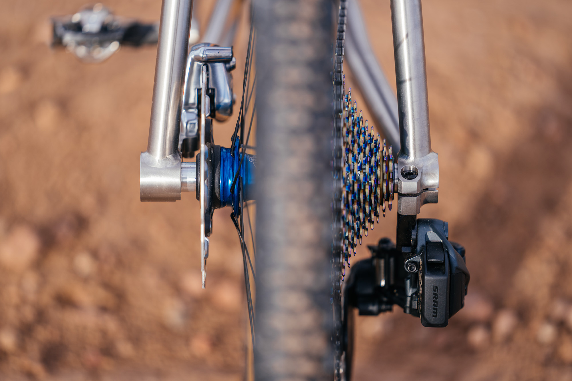 Curtis Inglis’ Titanium Retrotec with ENVE Foundation AG25 Gravel ...