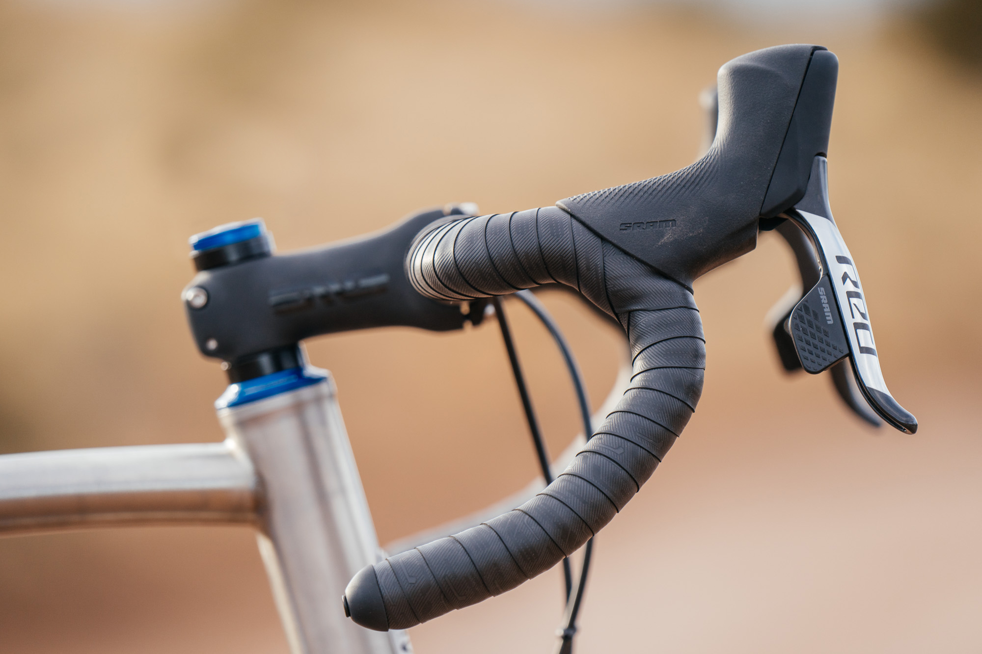 Curtis Inglis’ Titanium Retrotec with ENVE Foundation AG25 Gravel ...