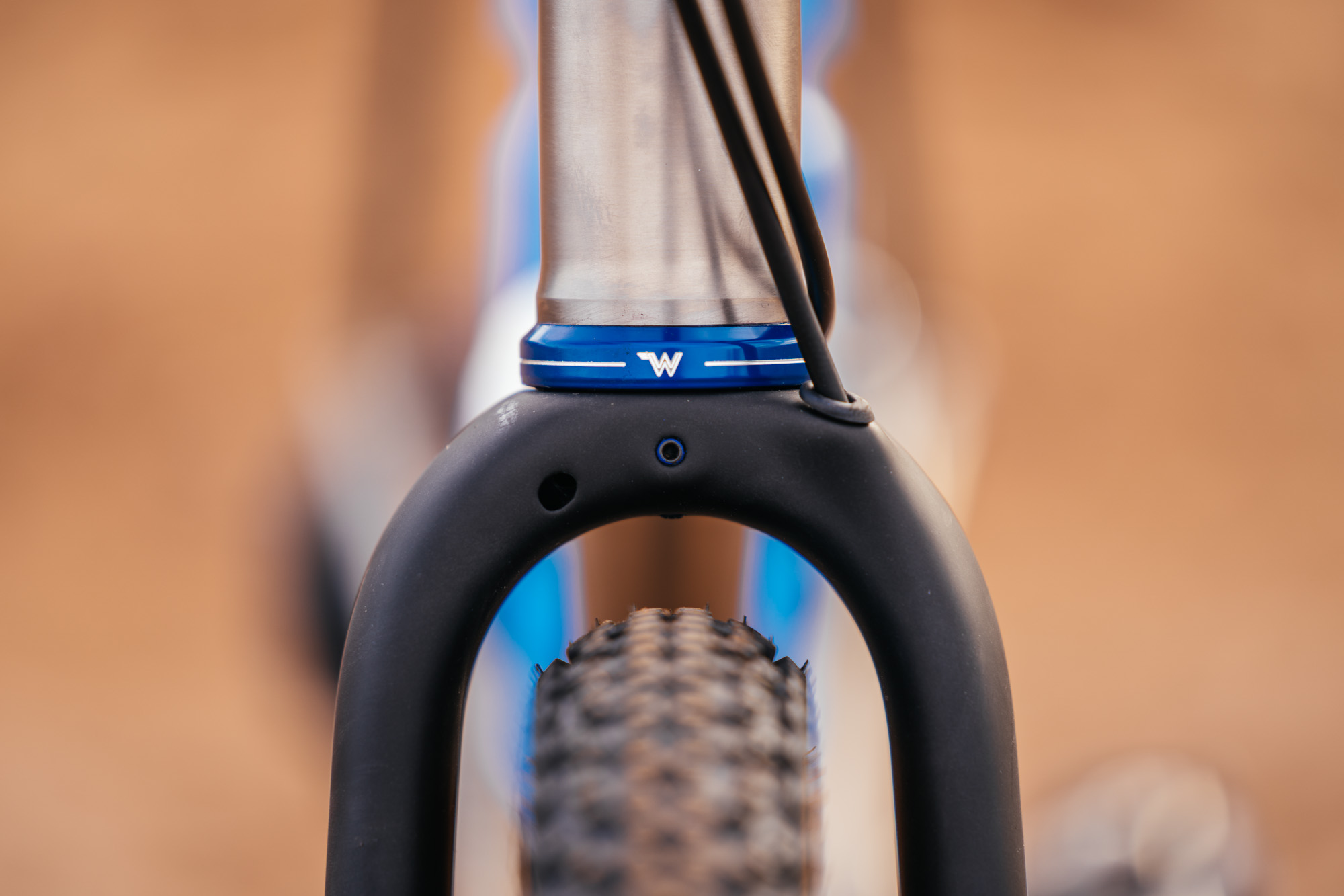 Curtis Inglis’ Titanium Retrotec with ENVE Foundation AG25 Gravel ...