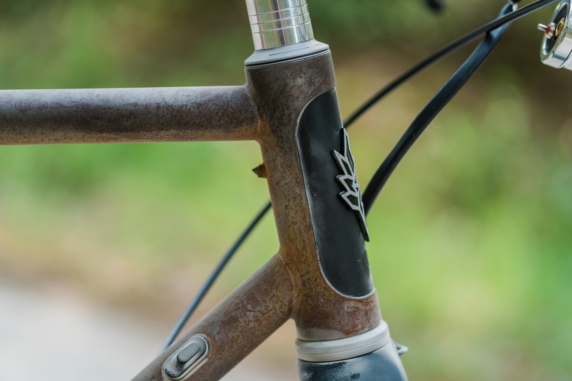 A Rusty Ridge Supply and Rodeo Labs Flaat Rod Singlespeed Gravel Bike ...