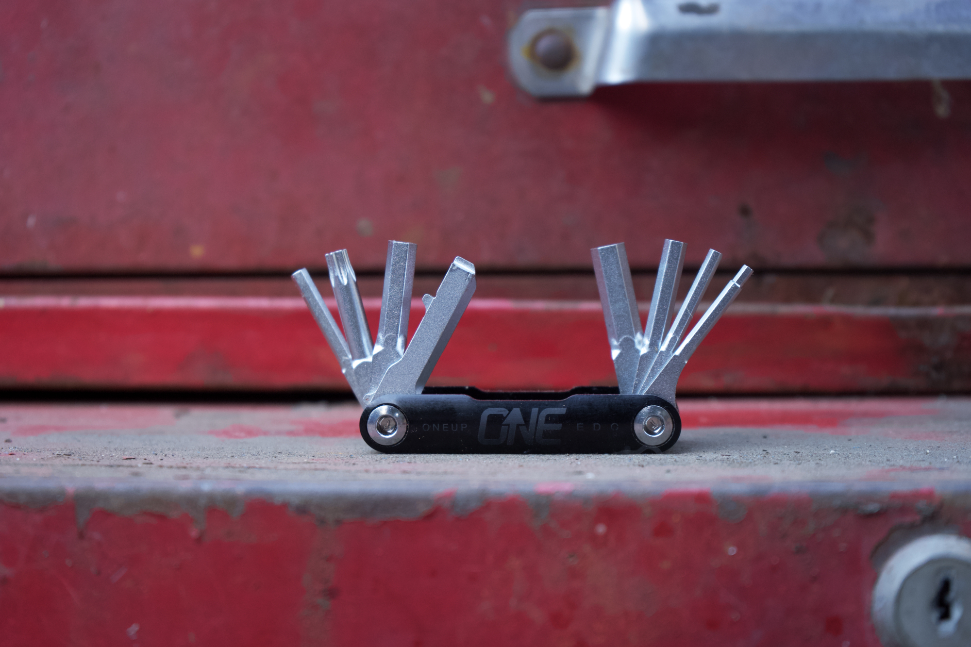 Space Race: Why the OneUp EDC Lite and Bontrager BITS Are the Only In ...