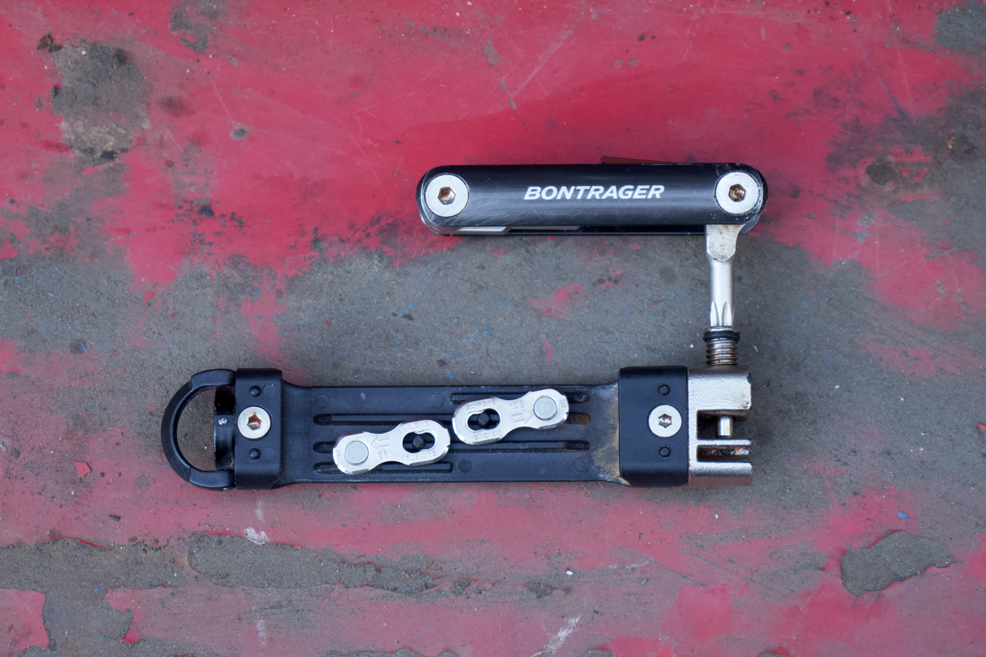 Space Race: Why the OneUp EDC Lite and Bontrager BITS Are the Only In ...