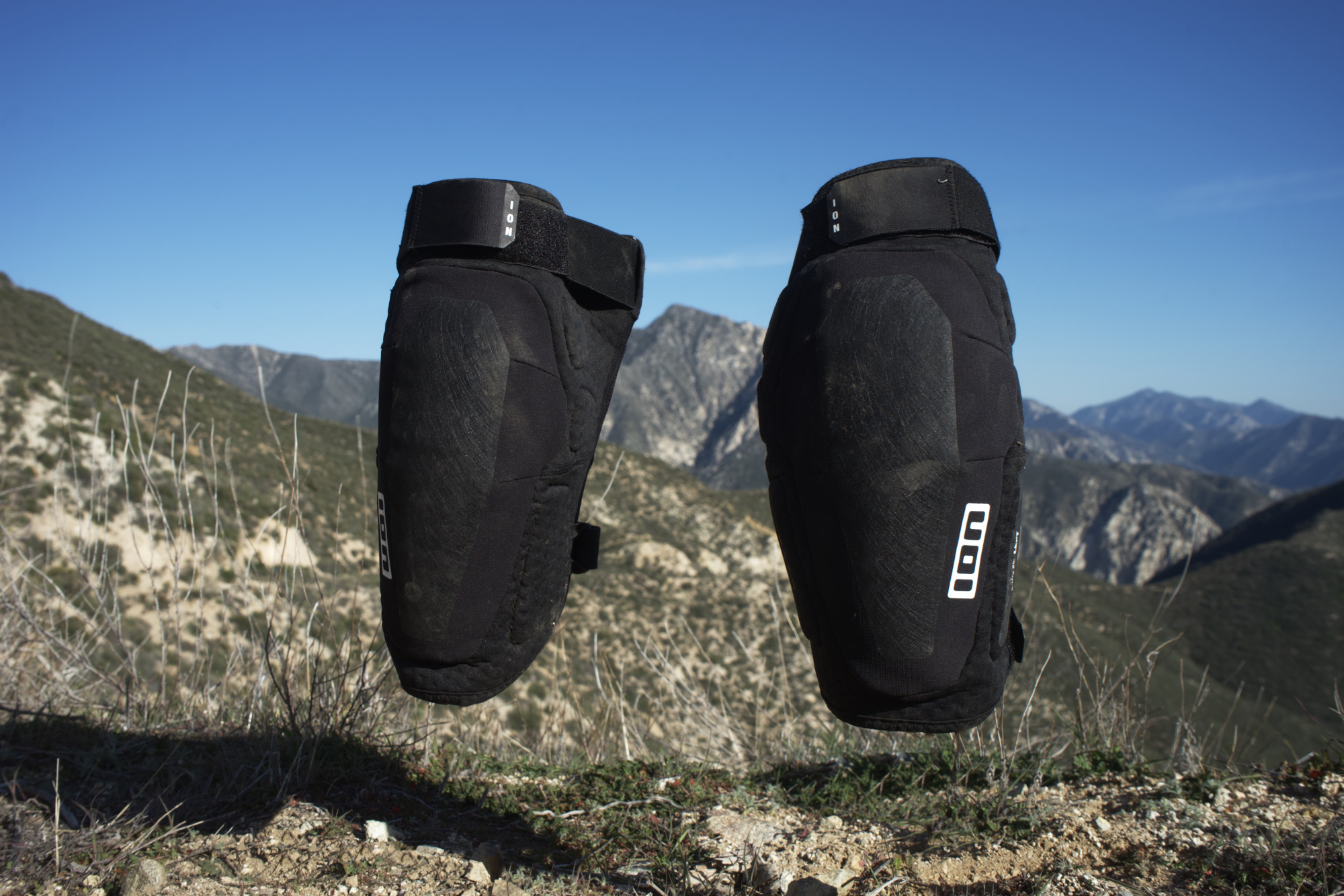 All Caps: Testing the ION K-Lite Zip Zippered Knee Pads | The Radavist ...