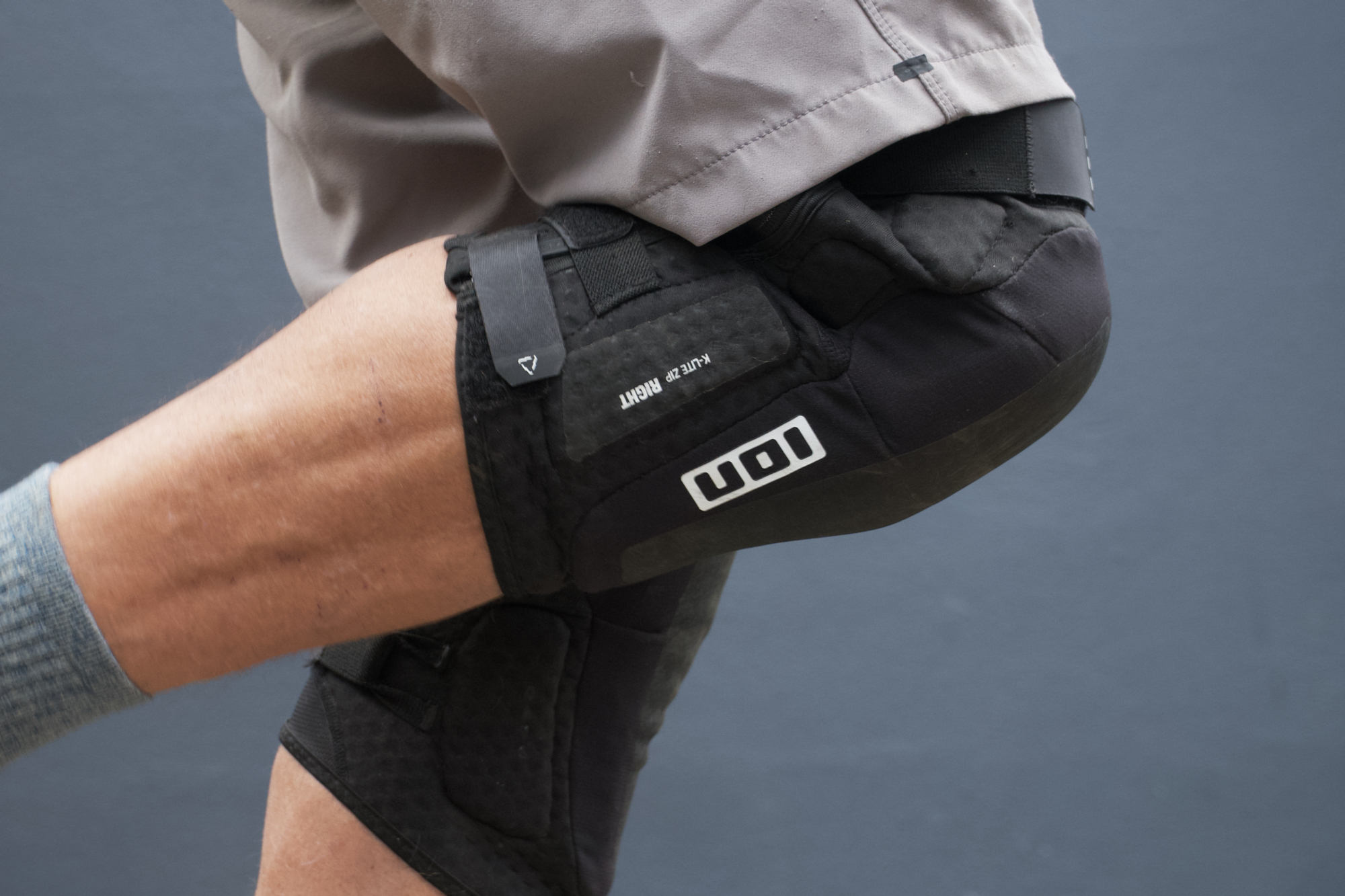 All Caps: Testing the ION K-Lite Zip Zippered Knee Pads | The Radavist ...