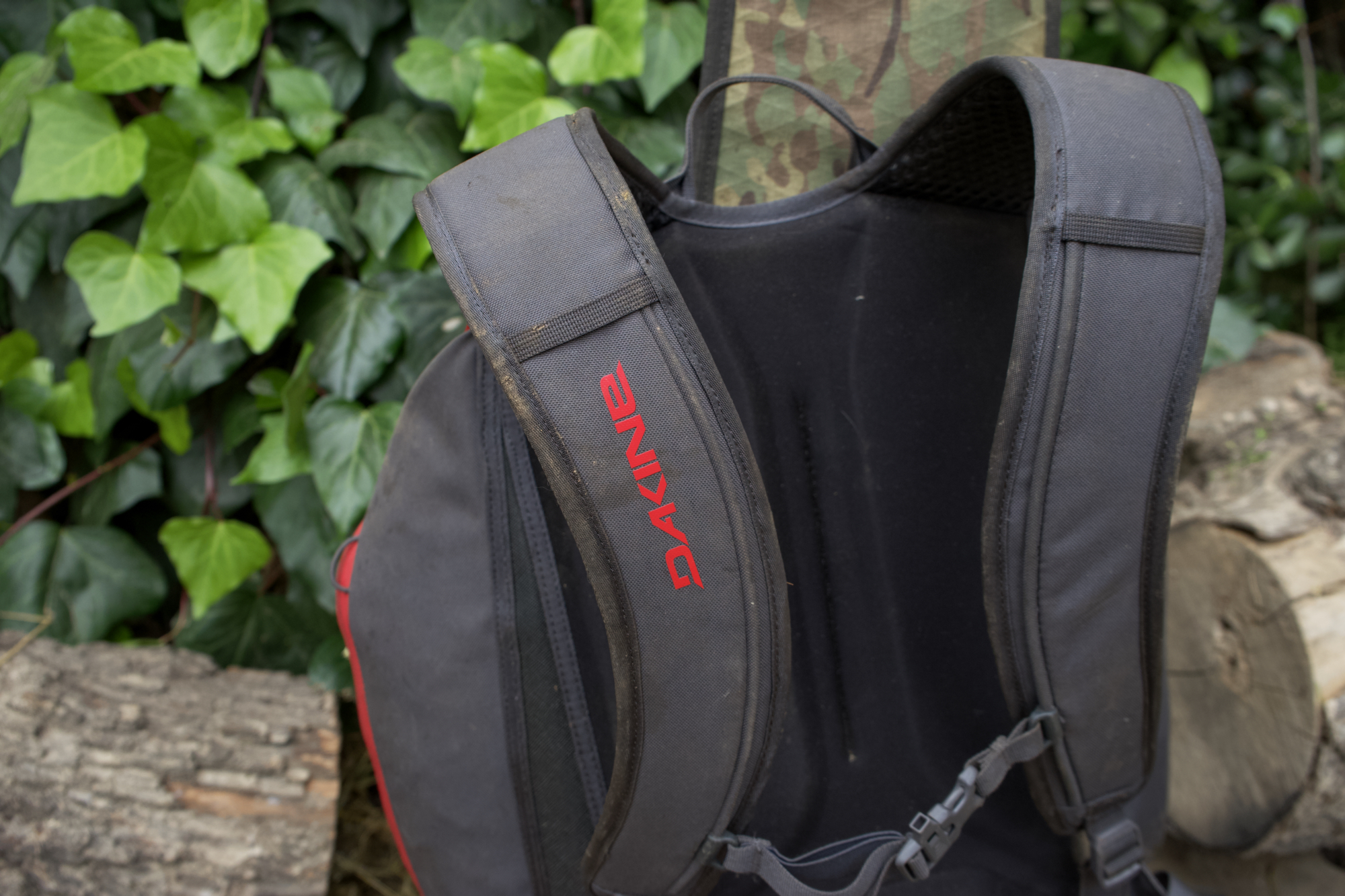 Braap Pack: The Dakine Builder Pack 25L Is the Best Chainsaw Backpack ...
