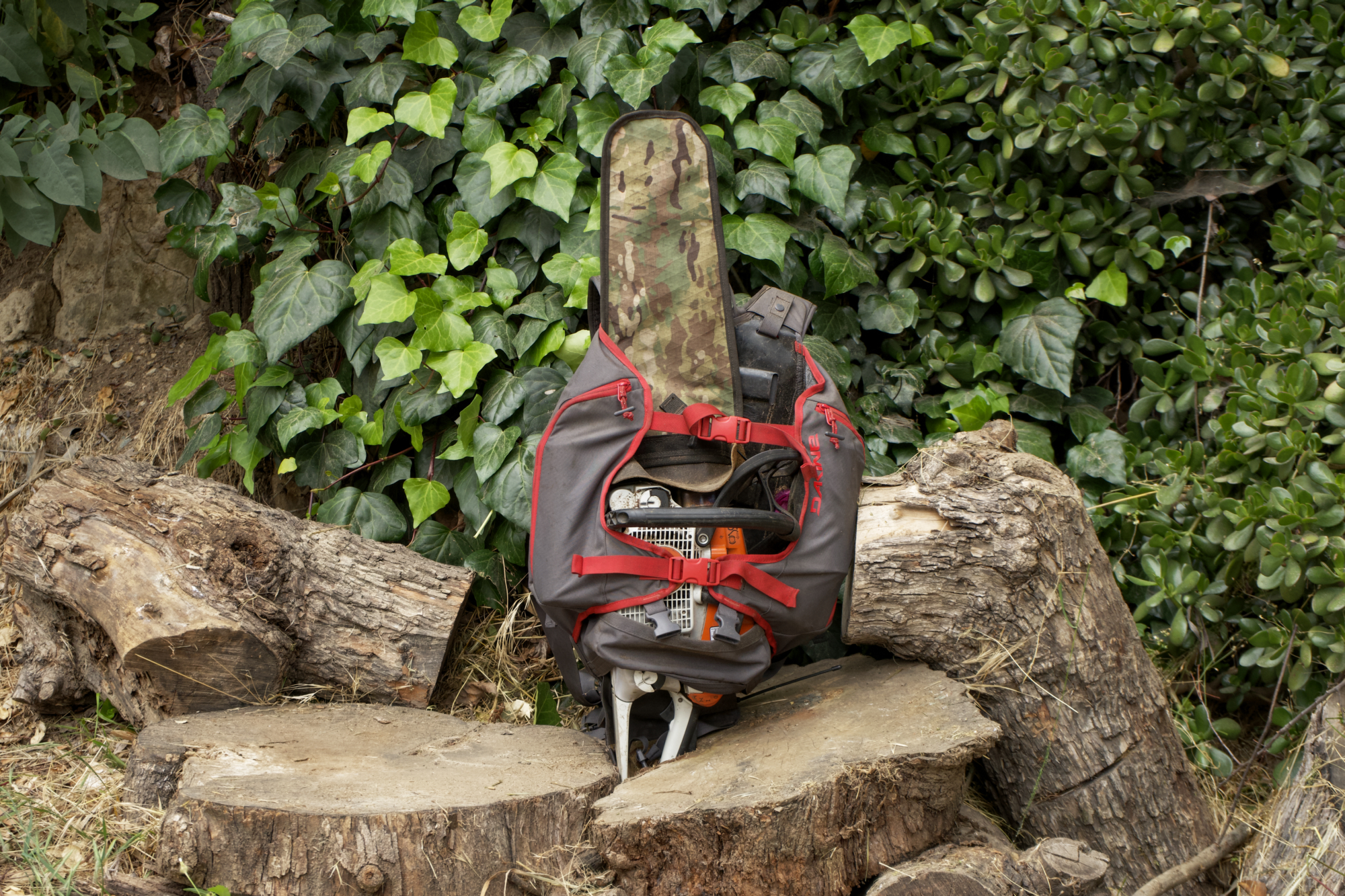 Braap Pack: The Dakine Builder Pack 25L Is the Best Chainsaw Backpack ...
