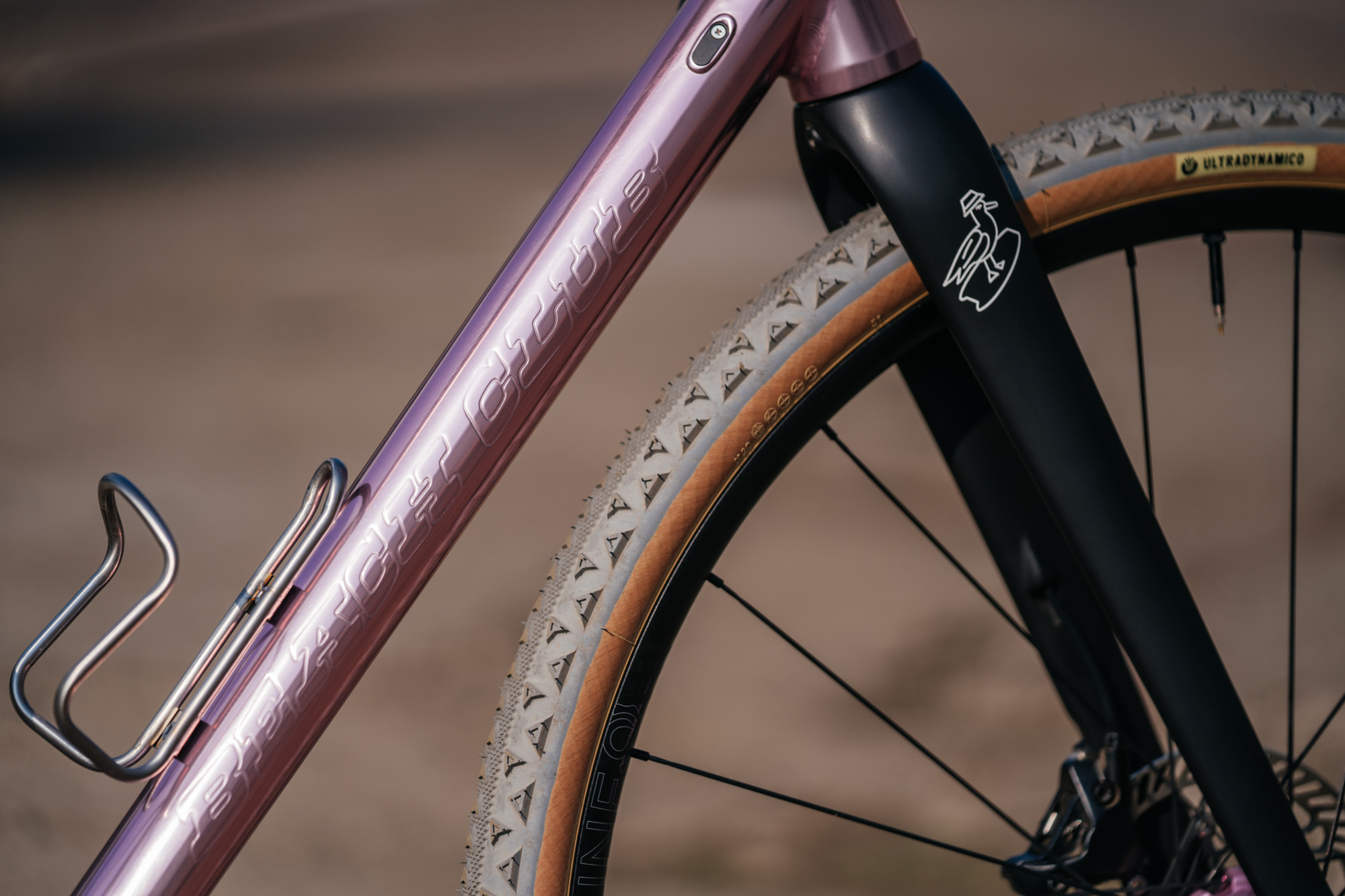 2023 MADE Bike Showdown: ALUMIWARS – Beach Club Al Dente Gravel Bike Vs ...