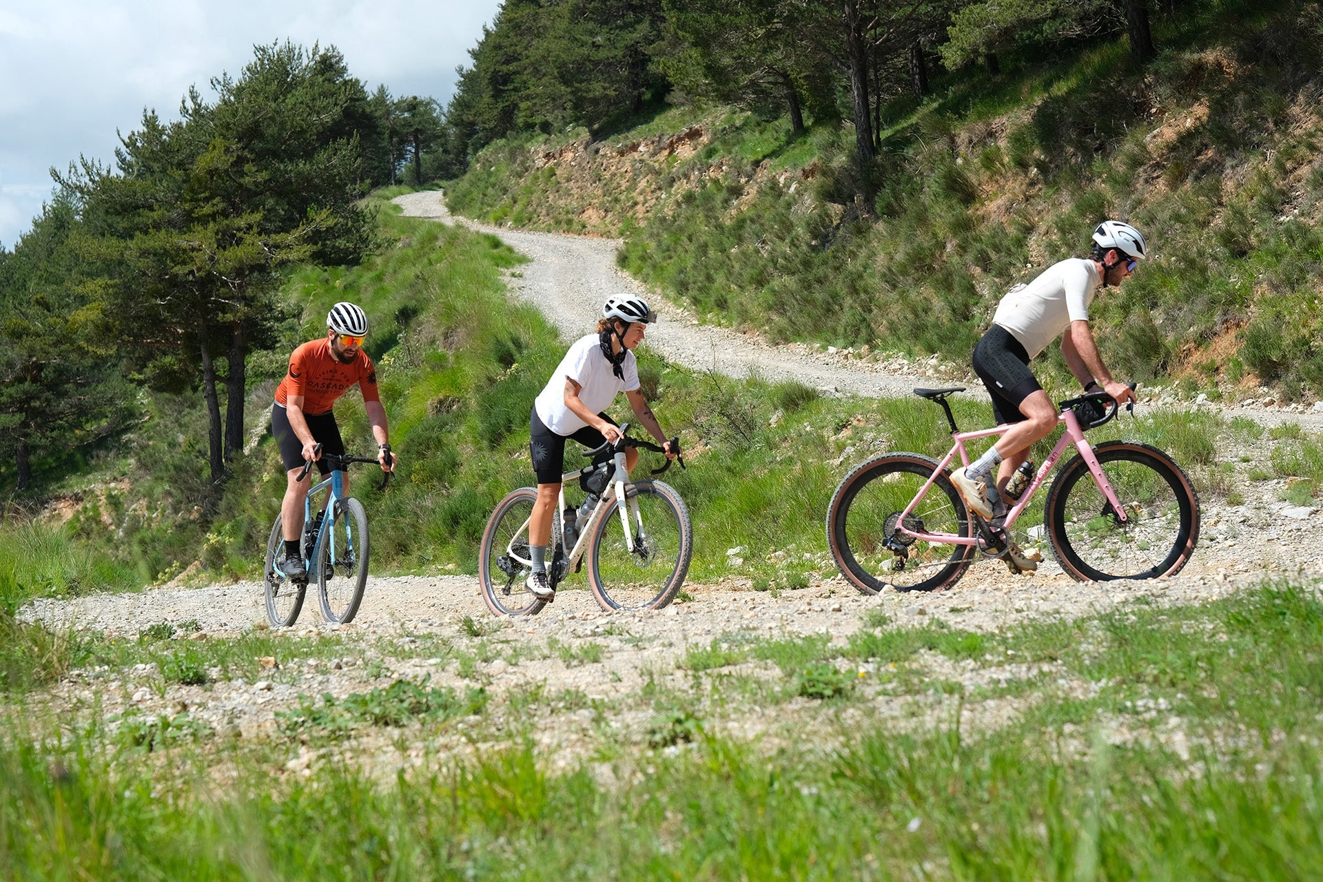 Radar Roundup: Massacan Paula Gravel Bike, Rivendell MUSA Pants, SON Edelux USB-FL Sneak Peek ...