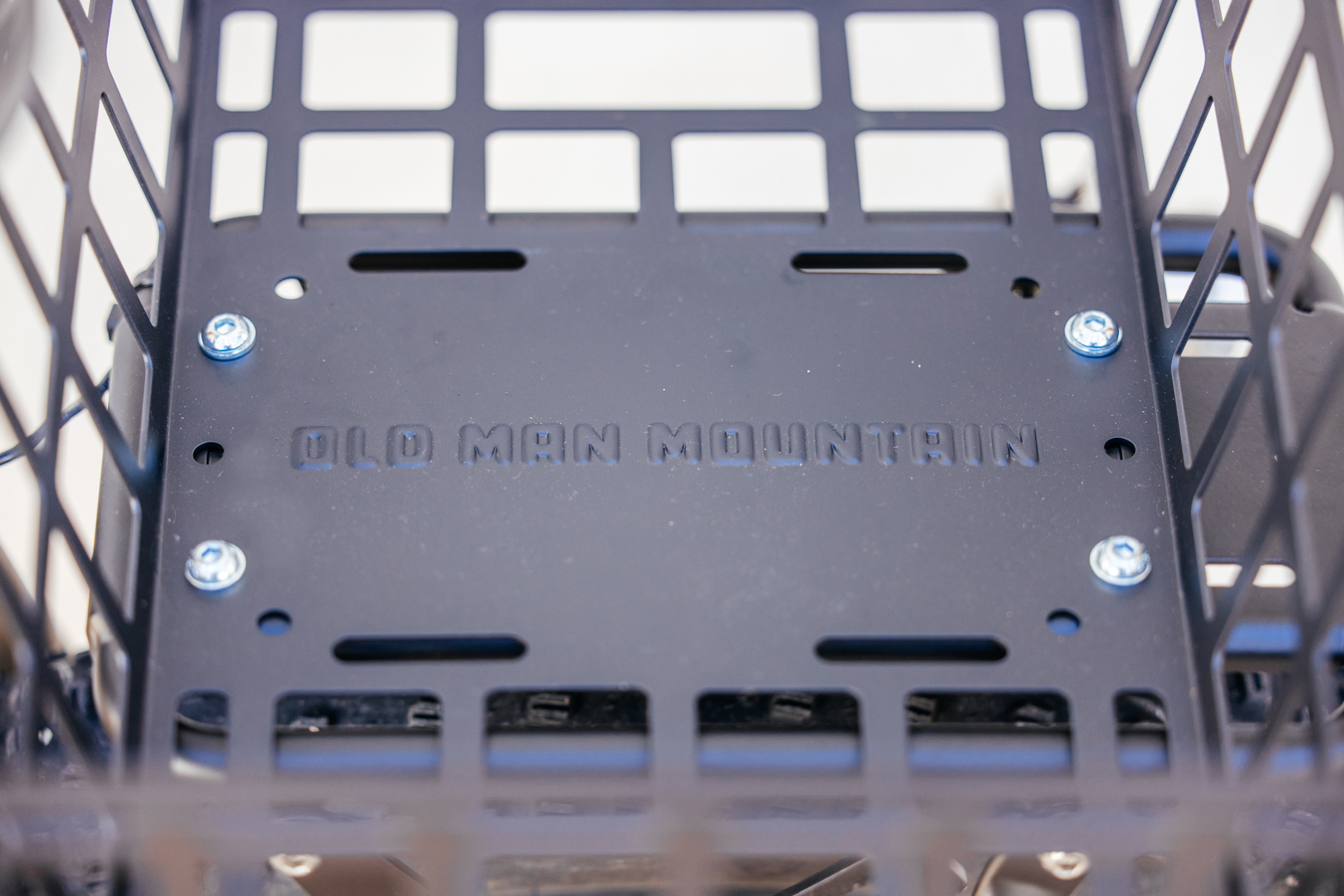 No More Jostlin’: An Old Man Mountain Basket and Elkhorn Rack Review ...