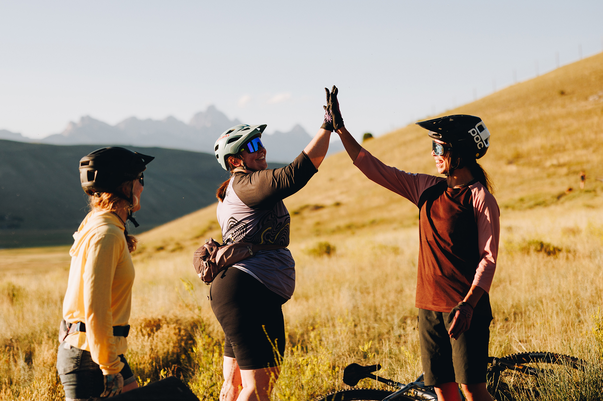 ILLA Connects Women Mountain Bikers | The Radavist | A group of ...