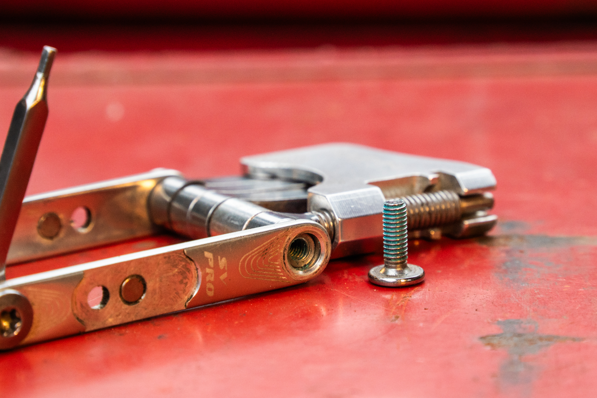 Know When to Fold ‘em: Why It’s So Hard for Multi-Tools To Stay Tight ...