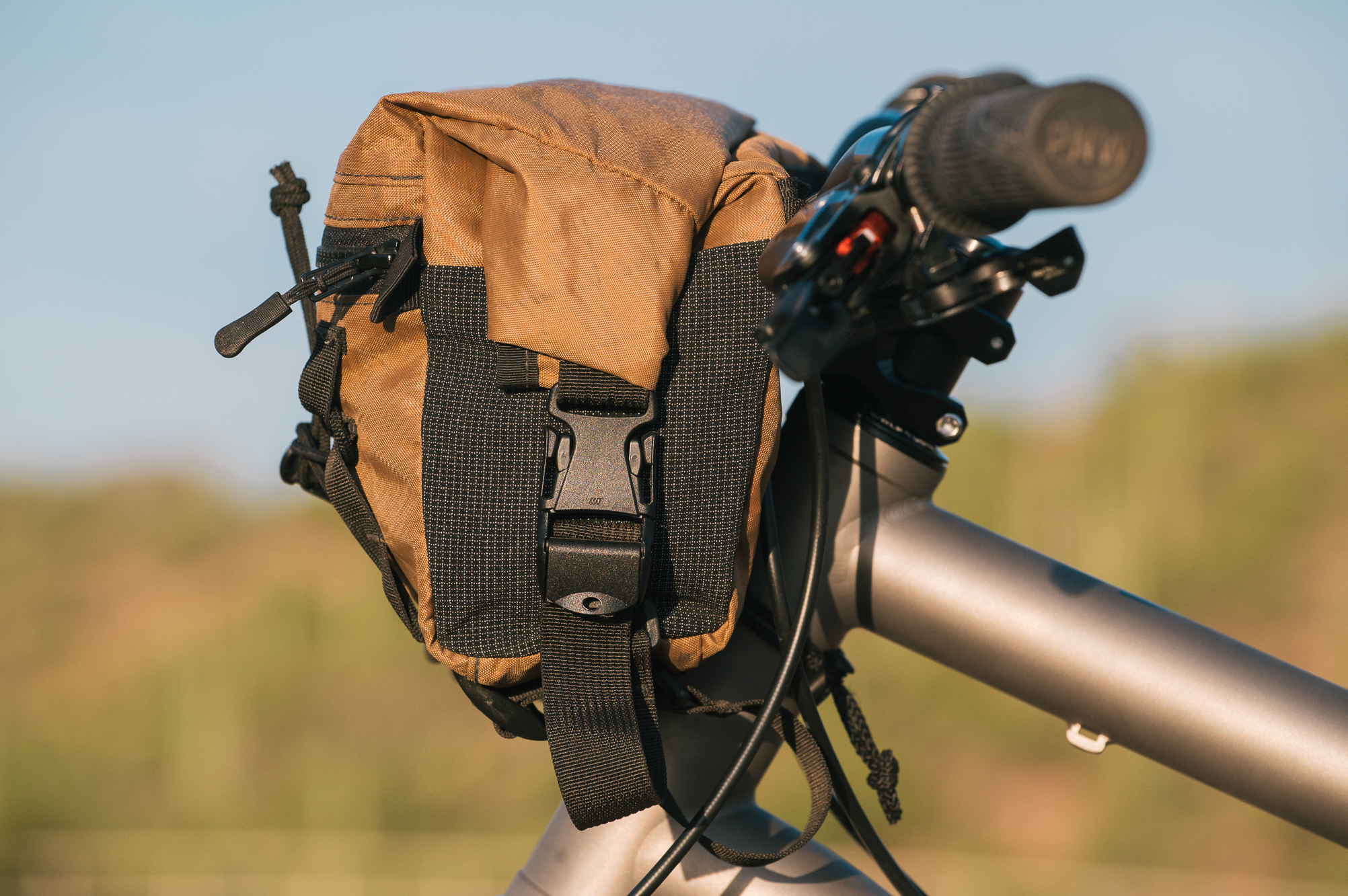 San Util Design Roly Poly Handlebar Bag Review – Spencer Harding | The ...