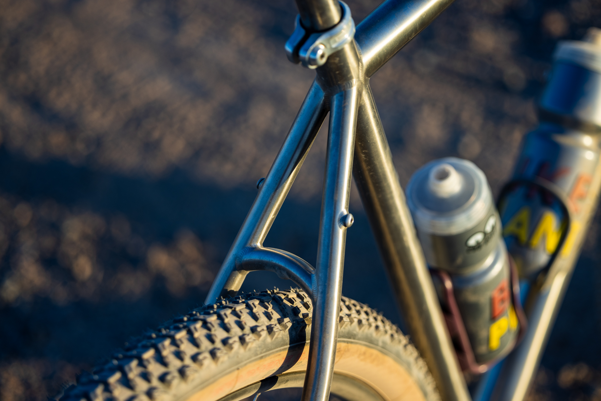 Singular Cycles Kite Titanium Gravel Bike Review: New Fork and Other ...