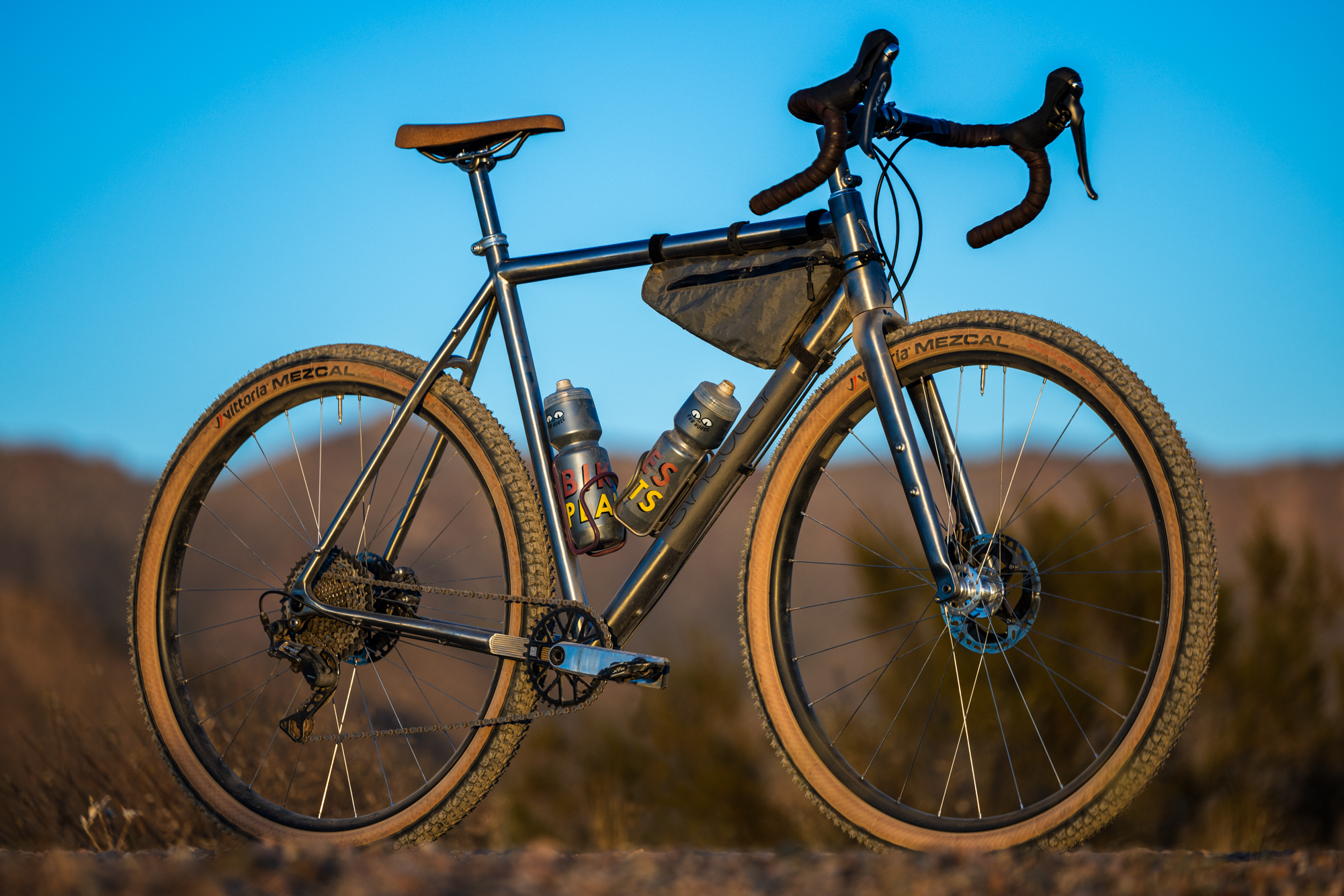 Singular Cycles Kite Titanium Gravel Bike Review: New Fork and Other ...