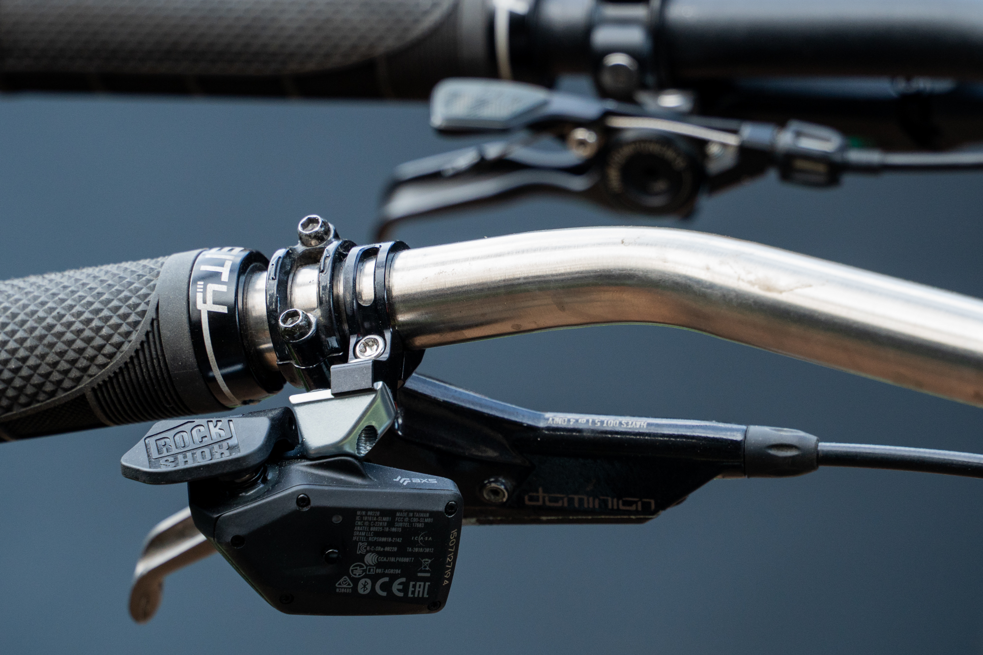 First Ride Review: New RockShox Reverb AXS Wireless Dropper Post ...