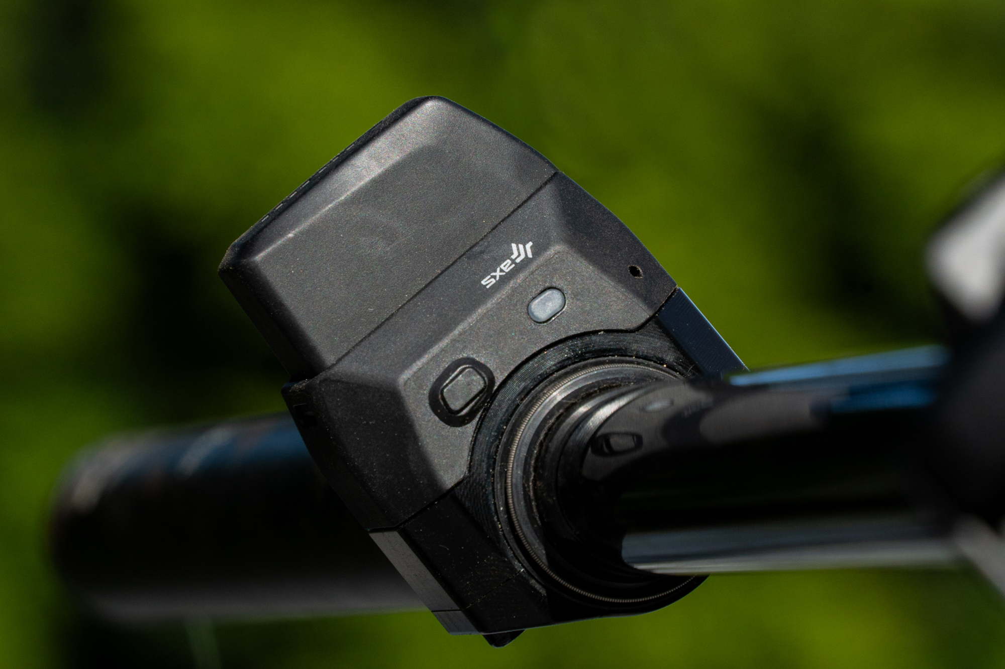First Ride Review: New RockShox Reverb AXS Wireless Dropper Post ...